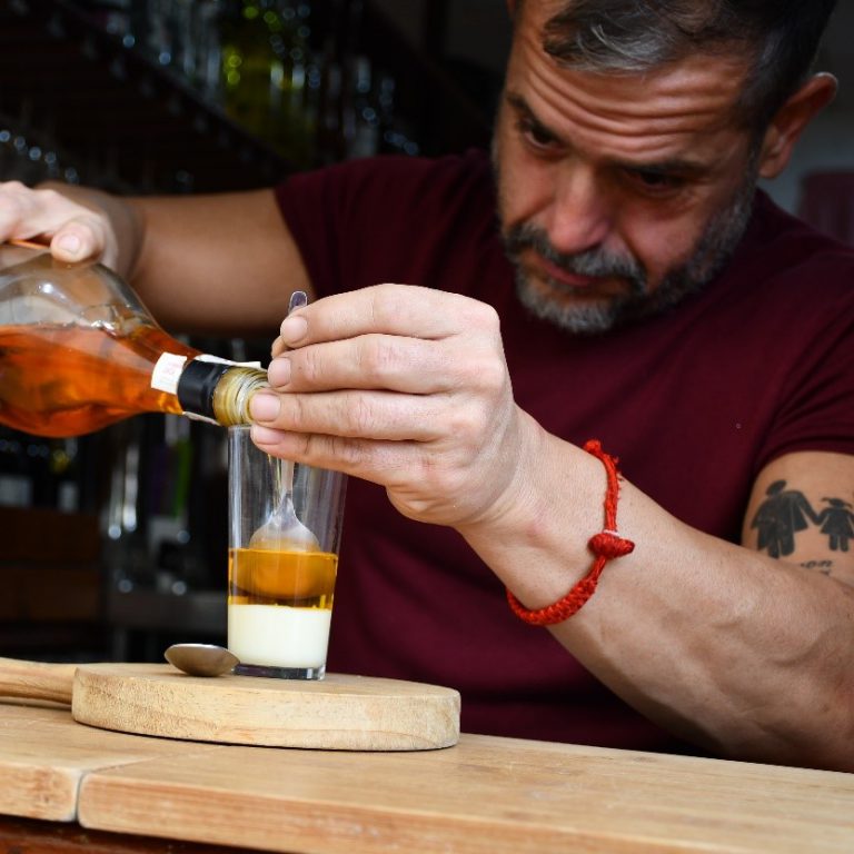 How to prepare a Barraquito coffee, Tenerife’s star drink – Tenerife ...
